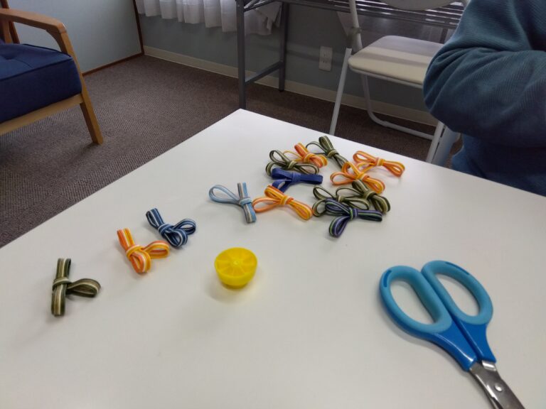 2025年10月14日 就労継続支援B型事業所 クルール舞子台！本日は箸置きの新しい工夫へと挑戦！ - クルール舞子台 https://couleur1225.com/%e5%b0%b1%e5 ...