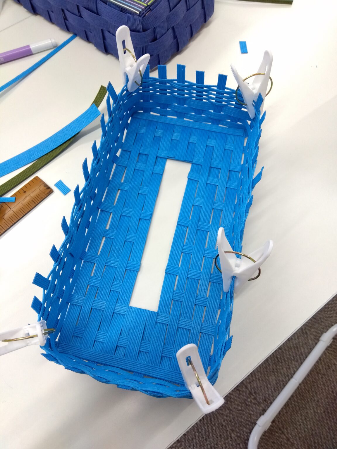 2025年11月28日 就労継続支援B型事業所クルール舞子台本日は通常営業でしたが、クラフトテープでティッシュボックスの作り方を改めて！ - クルール舞子台 https ...